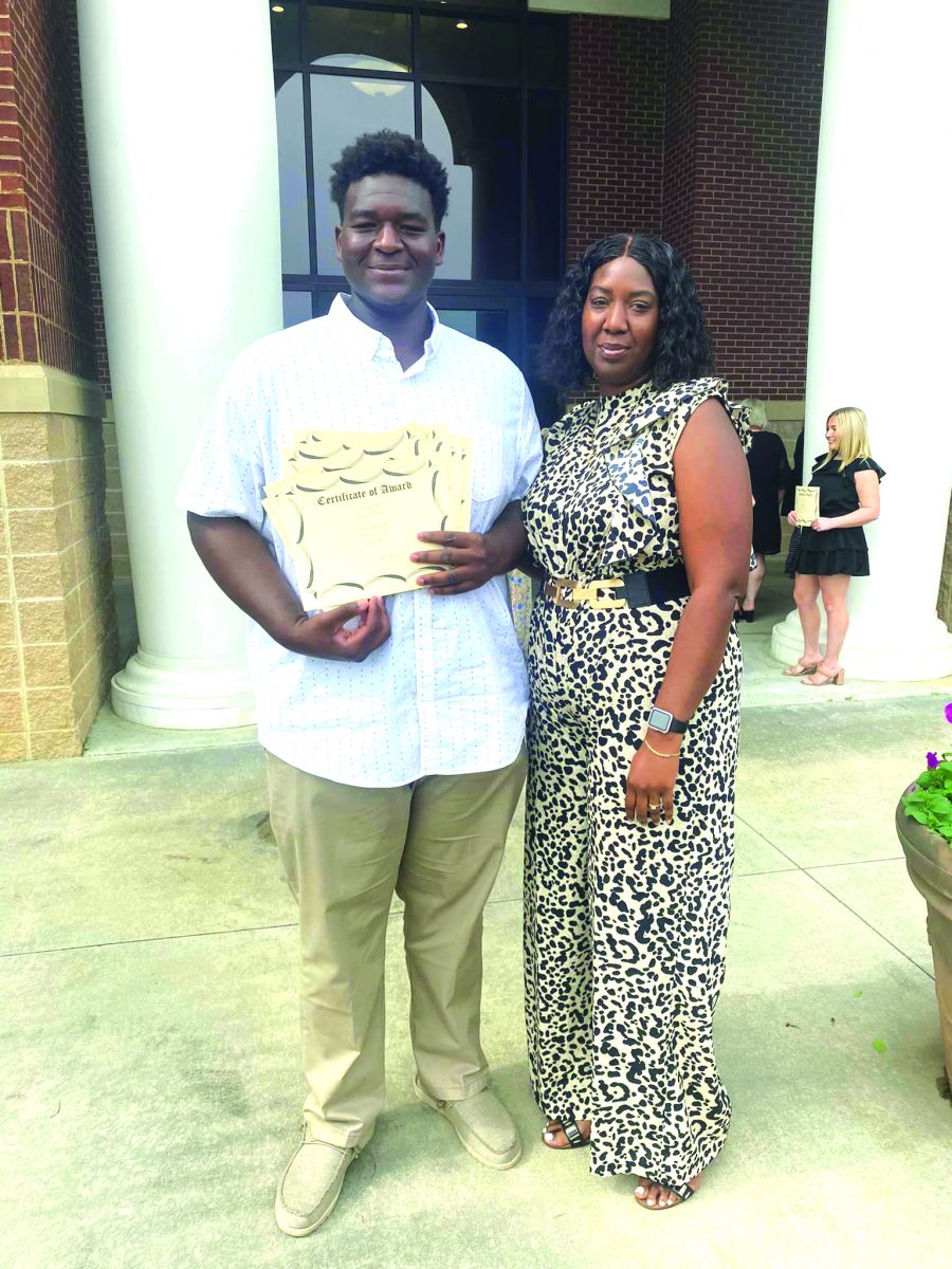 Local students receive $244,765 in scholarships – Adel News – Tribune